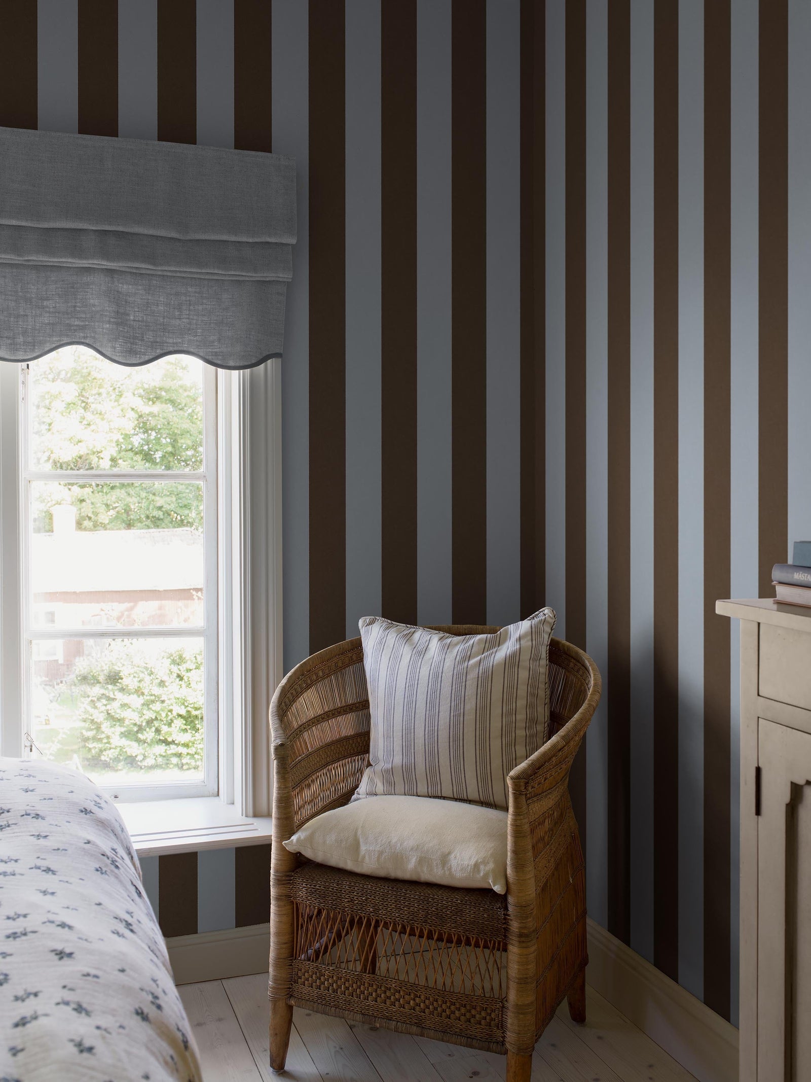 Large-scale striped mural wallpapers – Boråstapeter